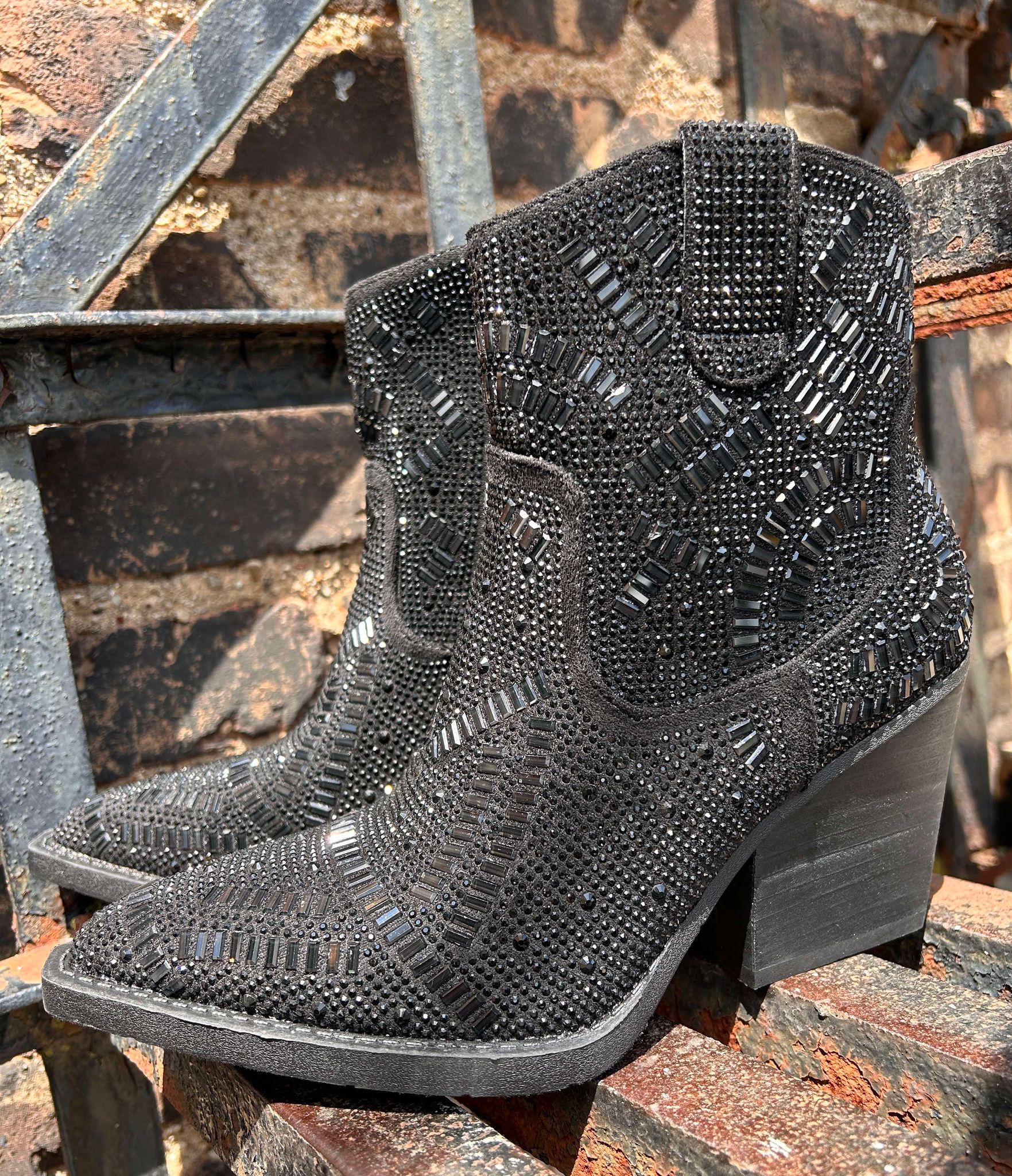 MIDNIGHT DAZZLE COWGIRL BOOTS – Mud & Moo Boutique